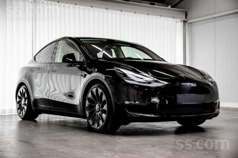 Black Tesla Model Y 2022 in Tukums, with an engine capacity of 0.00 L and mileage of 84 thousand km for 37990 €, photo 3 on AUTOMOTO.COM.LV