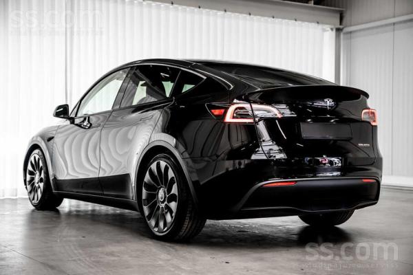 Melns Tesla Model Y 2022 Tukums, ar dzinēja tilpumu 0.00 L un nobraukumu 84 tūkst. km par 37990 €, foto 4 vietnē AUTOMOTO.COM.LV