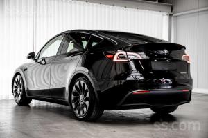 Black Tesla Model Y 2022 in Tukums, with an engine capacity of 0.00 L and mileage of 84 thousand km for 37990 €, photo 5 on AUTOMOTO.COM.LV