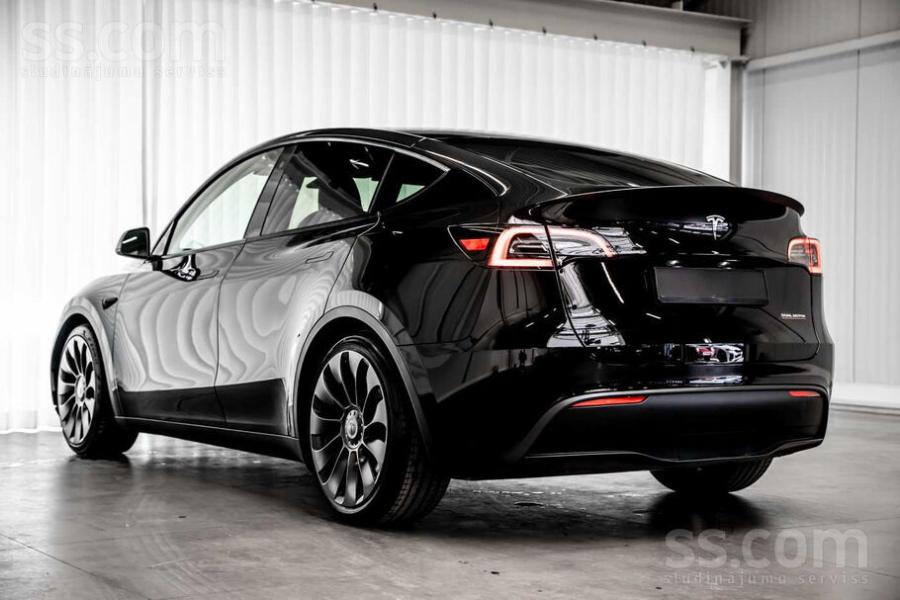 Black Tesla Model Y 2022 in Tukums, with an engine capacity of 0.00 L and mileage of 84 thousand km for 37990 €, photo 5 on AUTOMOTO.COM.LV