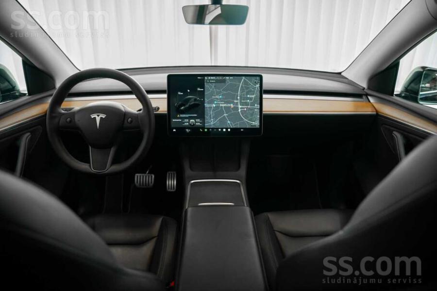 Black Tesla Model Y 2022 in Tukums, with an engine capacity of 0.00 L and mileage of 84 thousand km for 37990 €, photo 6 on AUTOMOTO.COM.LV