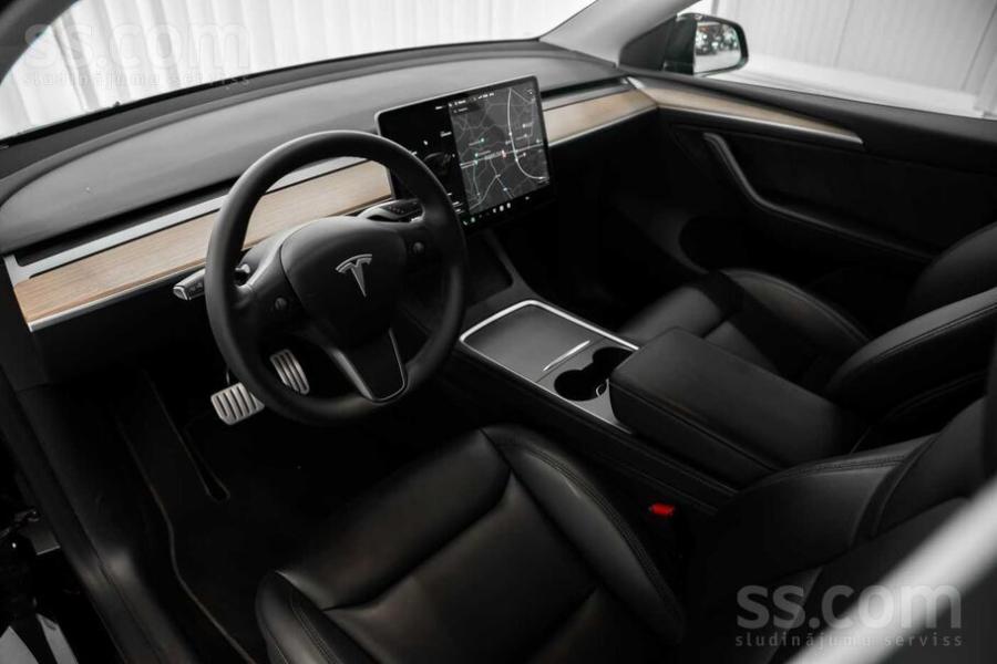Black Tesla Model Y 2022 in Tukums, with an engine capacity of 0.00 L and mileage of 84 thousand km for 37990 €, photo 8 on AUTOMOTO.COM.LV