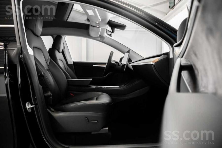 Black Tesla Model Y 2022 in Tukums, with an engine capacity of 0.00 L and mileage of 84 thousand km for 37990 €, photo 9 on AUTOMOTO.COM.LV