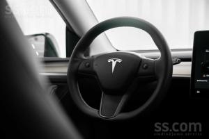 Black Tesla Model Y 2022 in Tukums, with an engine capacity of 0.00 L and mileage of 84 thousand km for 37990 €, photo 11 on AUTOMOTO.COM.LV