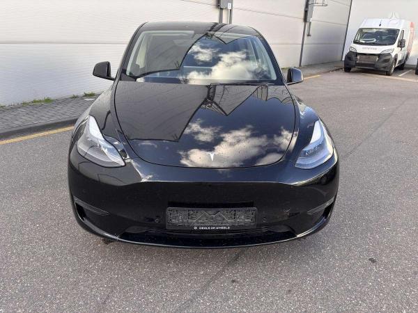 Melns Tesla Model Y 2022 Viļņa, ar dzinēja tilpumu 0.00 L un nobraukumu 73 tūkst. km par 34500 €, foto 1 vietnē AUTOMOTO.COM.LV