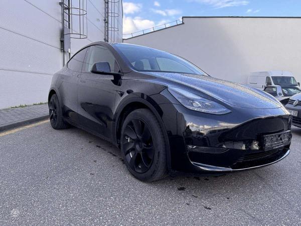 Melns Tesla Model Y 2022 Viļņa, ar dzinēja tilpumu 0.00 L un nobraukumu 73 tūkst. km par 34500 €, foto 4 vietnē AUTOMOTO.COM.LV