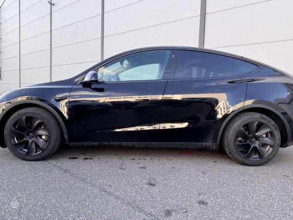 Melns Tesla Model Y 2022 Viļņa, ar dzinēja tilpumu 0.00 L un nobraukumu 73 tūkst. km par 34500 €, foto 6 vietnē AUTOMOTO.COM.LV