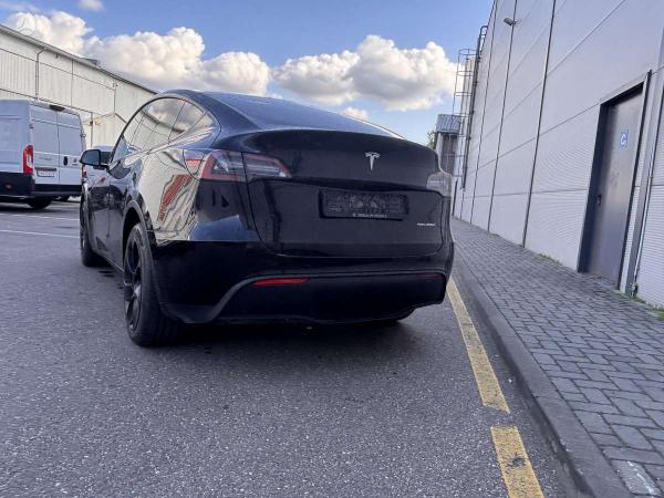 Melns Tesla Model Y 2022 Viļņa, ar dzinēja tilpumu 0.00 L un nobraukumu 73 tūkst. km par 34500 €, foto 7 vietnē AUTOMOTO.COM.LV