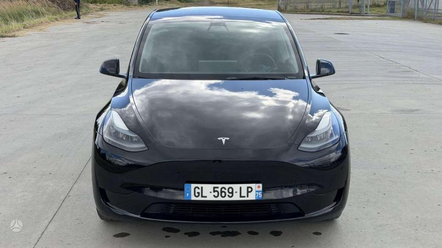 Black Tesla Model Y 2022 in Jonava, with an engine capacity of 0.00 L and mileage of 128 thousand km for 22650 €, photo 3 on AUTOMOTO.COM.LV