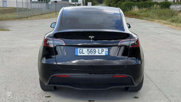 Black Tesla Model Y 2022 in Jonava, with an engine capacity of 0.00 L and mileage of 128 thousand km for 22650 €, photo 6 on AUTOMOTO.COM.LV