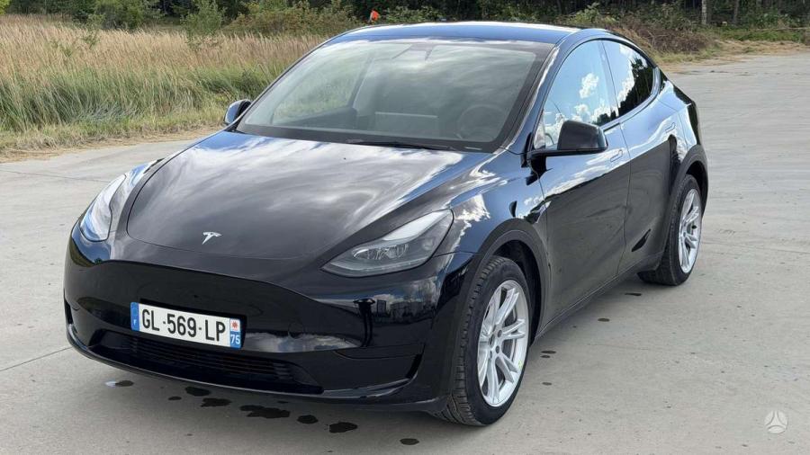 Black Tesla Model Y 2022 in Jonava, with an engine capacity of 0.00 L and mileage of 128 thousand km for 22650 €, photo 10 on AUTOMOTO.COM.LV