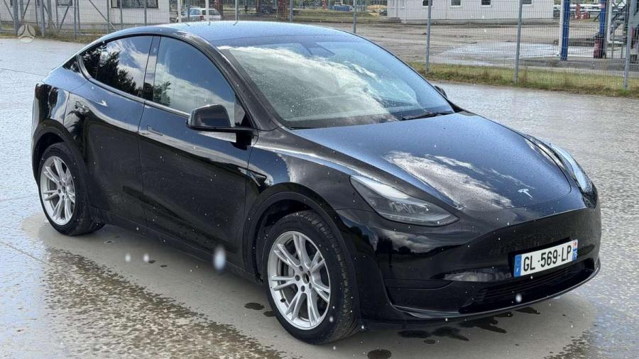 Black Tesla Model Y 2022 in Jonava, with an engine capacity of 0.00 L and mileage of 128 thousand km for 22650 €, photo 12 on AUTOMOTO.COM.LV
