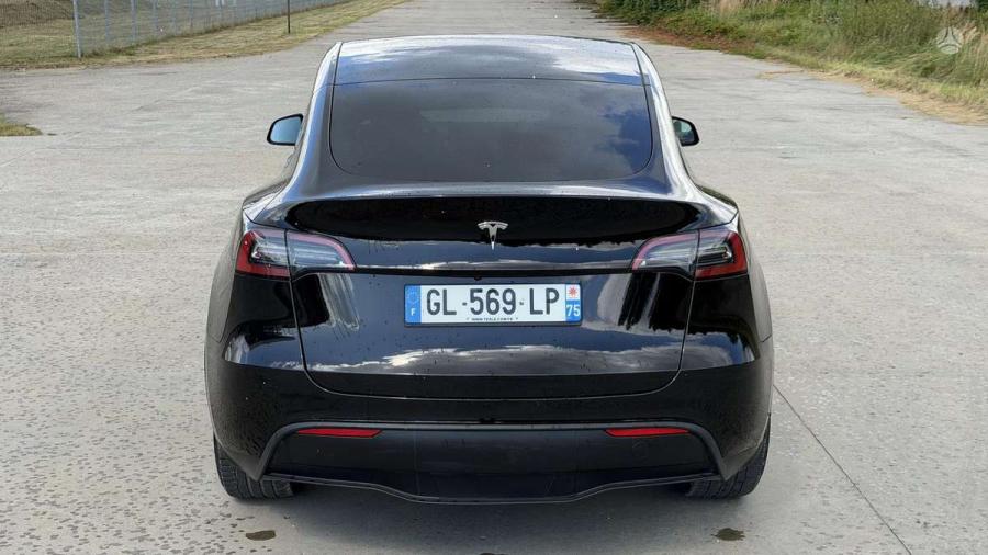 Black Tesla Model Y 2022 in Jonava, with an engine capacity of 0.00 L and mileage of 128 thousand km for 22650 €, photo 15 on AUTOMOTO.COM.LV