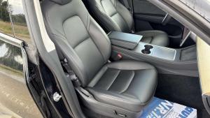 Black Tesla Model Y 2022 in Jonava, with an engine capacity of 0.00 L and mileage of 128 thousand km for 22650 €, photo 20 on AUTOMOTO.COM.LV