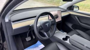 Black Tesla Model Y 2022 in Jonava, with an engine capacity of 0.00 L and mileage of 128 thousand km for 22650 €, photo 22 on AUTOMOTO.COM.LV