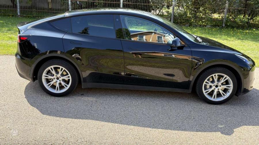 Melns Tesla Model Y 2022 Jonava, ar dzinēja tilpumu 0.00 L un nobraukumu 128 tūkst. km par 21400 €, foto 13 vietnē AUTOMOTO.COM.LV
