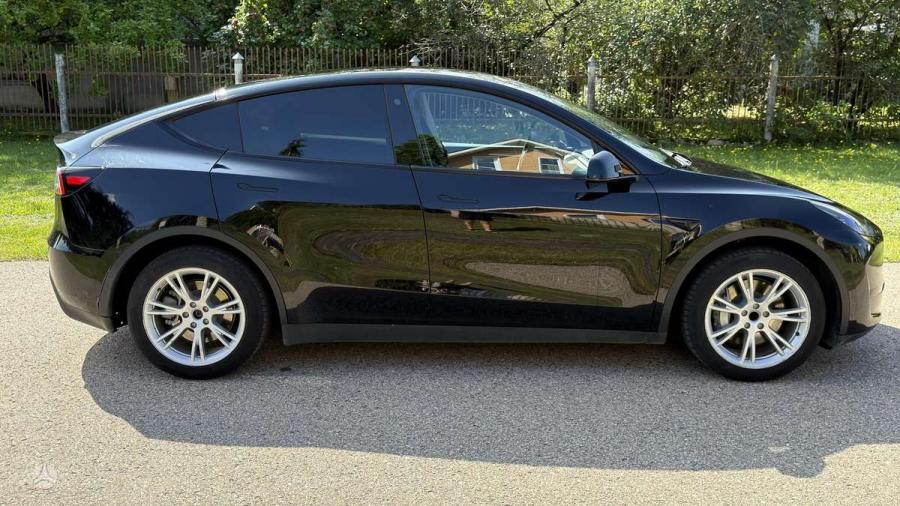 Black Tesla Model Y 2022 in Jonava, with an engine capacity of 0.00 L and mileage of 128 thousand km for 21000 €, photo 13 on AUTOMOTO.COM.LV