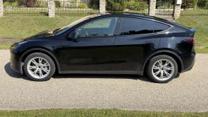 Black Tesla Model Y 2022 in Jonava, with an engine capacity of 0.00 L and mileage of 128 thousand km for 21000 €, photo 17 on AUTOMOTO.COM.LV