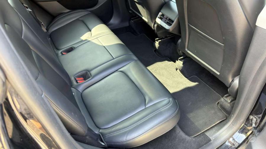 Black Tesla Model Y 2022 in Jonava, with an engine capacity of 0.00 L and mileage of 128 thousand km for 21000 €, photo 19 on AUTOMOTO.COM.LV