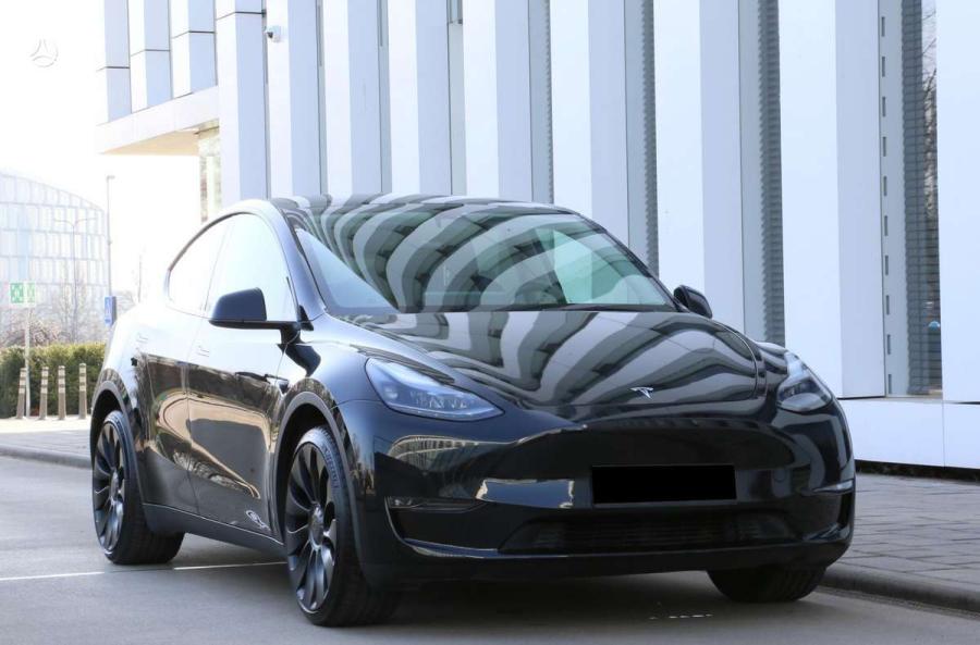 Black Tesla Model Y 2022 in Vilnius, with an engine capacity of 0.00 L and mileage of 80 thousand km for 31000 €, photo 4 on AUTOMOTO.COM.LV