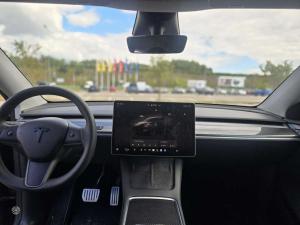 Black Tesla Model Y 2022 in Vilnius, with an engine capacity of 0.00 L and mileage of 80 thousand km for 31000 €, photo 11 on AUTOMOTO.COM.LV