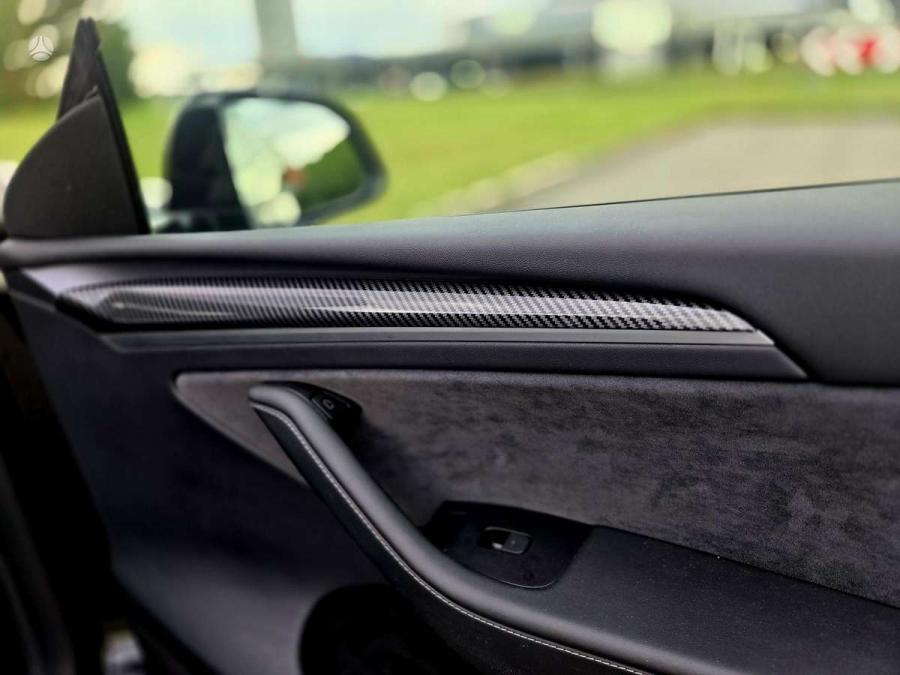 Black Tesla Model Y 2022 in Vilnius, with an engine capacity of 0.00 L and mileage of 80 thousand km for 31000 €, photo 12 on AUTOMOTO.COM.LV