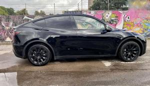 Black Tesla Model Y 2022 in Siauliai, with an engine capacity of 0.00 L and mileage of 58 thousand km for 28900 €, photo 4 on AUTOMOTO.COM.LV