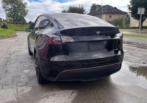 Black Tesla Model Y 2022 in Siauliai, with an engine capacity of 0.00 L and mileage of 58 thousand km for 28900 €, photo 6 on AUTOMOTO.COM.LV