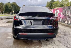 Black Tesla Model Y 2022 in Siauliai, with an engine capacity of 0.00 L and mileage of 58 thousand km for 28900 €, photo 7 on AUTOMOTO.COM.LV