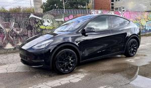 Black Tesla Model Y 2022 in Siauliai, with an engine capacity of 0.00 L and mileage of 58 thousand km for 28900 €, photo 8 on AUTOMOTO.COM.LV