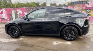 Black Tesla Model Y 2022 in Siauliai, with an engine capacity of 0.00 L and mileage of 58 thousand km for 28900 €, photo 9 on AUTOMOTO.COM.LV