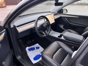 Black Tesla Model Y 2022 in Siauliai, with an engine capacity of 0.00 L and mileage of 58 thousand km for 28900 €, photo 12 on AUTOMOTO.COM.LV