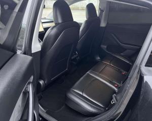Black Tesla Model Y 2022 in Siauliai, with an engine capacity of 0.00 L and mileage of 58 thousand km for 28900 €, photo 13 on AUTOMOTO.COM.LV