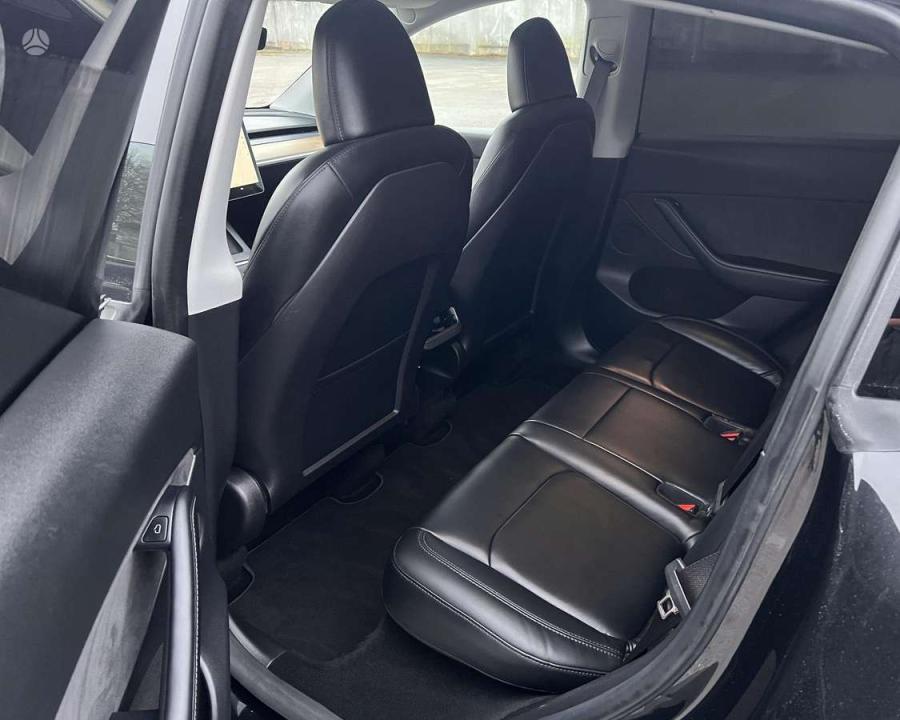 Black Tesla Model Y 2022 in Siauliai, with an engine capacity of 0.00 L and mileage of 58 thousand km for 28900 €, photo 13 on AUTOMOTO.COM.LV