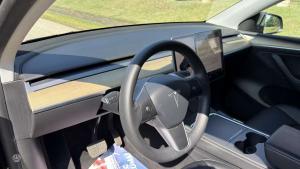 Melns Tesla Model Y 2022 Jonava, ar dzinēja tilpumu 0.00 L un nobraukumu 128 tūkst. km par 19800 €, foto 22 vietnē AUTOMOTO.COM.LV