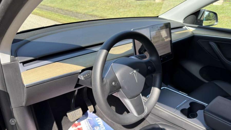 Melns Tesla Model Y 2022 Jonava, ar dzinēja tilpumu 0.00 L un nobraukumu 128 tūkst. km par 19800 €, foto 22 vietnē AUTOMOTO.COM.LV