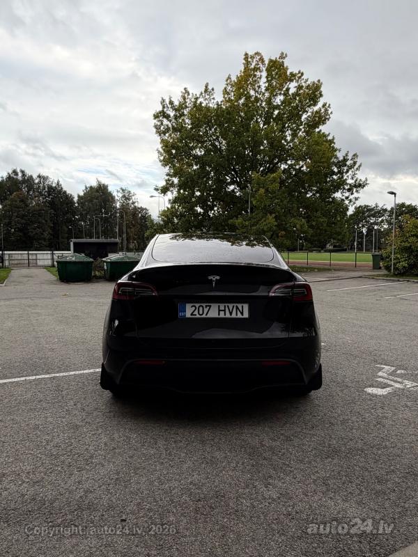 Tesla Model Y 2022 in Tartu on AUTOMOTO.COM.LV Black Tesla Model Y 2022 in Tartu, with an engine capacity of 0.00 L and mileage of 56 thousand km for 39900 €, photo 5 on AUTOMOTO.COM.LV
