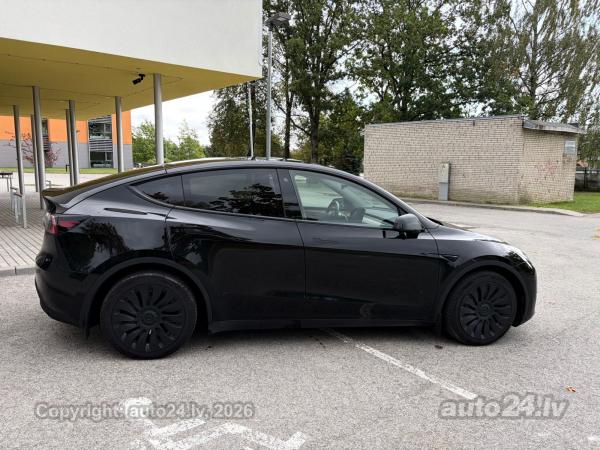 Tesla Model Y 2022 in Tartu on AUTOMOTO.COM.LV Black Tesla Model Y 2022 in Tartu, with an engine capacity of 0.00 L and mileage of 56 thousand km for 39900 €, photo 7 on AUTOMOTO.COM.LV
