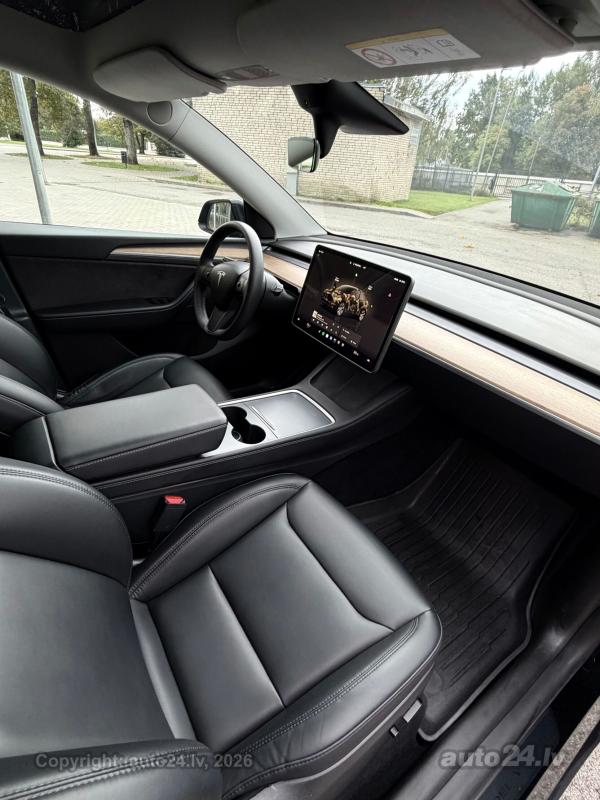 Tesla Model Y 2022 in Tartu on AUTOMOTO.COM.LV Black Tesla Model Y 2022 in Tartu, with an engine capacity of 0.00 L and mileage of 56 thousand km for 39900 €, photo 9 on AUTOMOTO.COM.LV