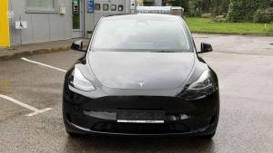 Black Tesla Model Y 2022 in Jonava, with an engine capacity of 0.00 L and mileage of 128 thousand km for 19750 €, photo 3 on AUTOMOTO.COM.LV