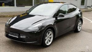 Black Tesla Model Y 2022 in Jonava, with an engine capacity of 0.00 L and mileage of 128 thousand km for 19750 €, photo 4 on AUTOMOTO.COM.LV