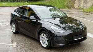 Black Tesla Model Y 2022 in Jonava, with an engine capacity of 0.00 L and mileage of 128 thousand km for 19750 €, photo 10 on AUTOMOTO.COM.LV