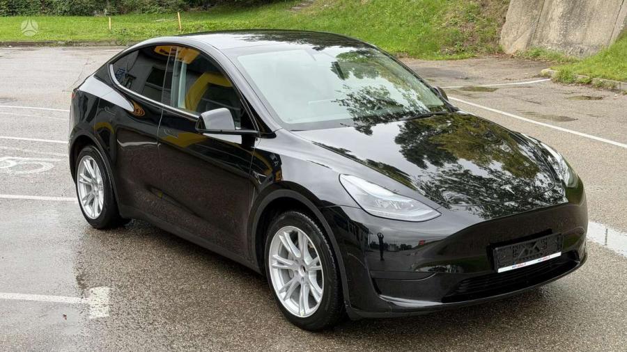 Black Tesla Model Y 2022 in Jonava, with an engine capacity of 0.00 L and mileage of 128 thousand km for 19750 €, photo 10 on AUTOMOTO.COM.LV
