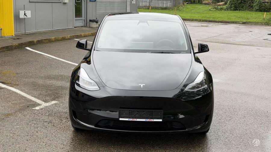 Black Tesla Model Y 2022 in Jonava, with an engine capacity of 0.00 L and mileage of 128 thousand km for 19750 €, photo 11 on AUTOMOTO.COM.LV
