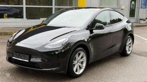 Black Tesla Model Y 2022 in Jonava, with an engine capacity of 0.00 L and mileage of 128 thousand km for 19750 €, photo 12 on AUTOMOTO.COM.LV