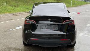 Black Tesla Model Y 2022 in Jonava, with an engine capacity of 0.00 L and mileage of 128 thousand km for 19750 €, photo 15 on AUTOMOTO.COM.LV