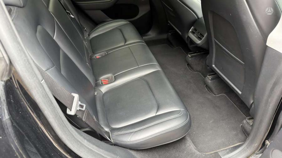 Black Tesla Model Y 2022 in Jonava, with an engine capacity of 0.00 L and mileage of 128 thousand km for 19750 €, photo 19 on AUTOMOTO.COM.LV