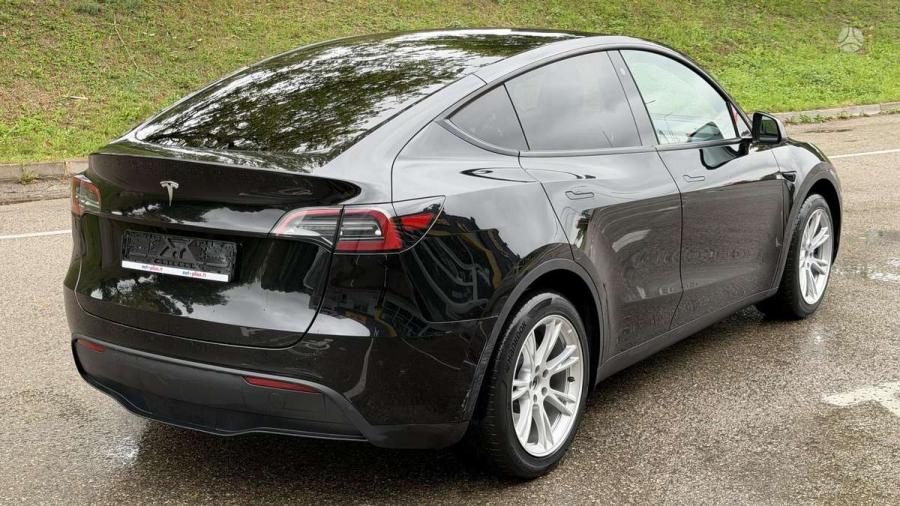 Black Tesla Model Y 2022 in Kaunas, with an engine capacity of 0.00 L and mileage of 128 thousand km for 22600 €, photo 1 on AUTOMOTO.COM.LV