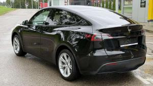 Black Tesla Model Y 2022 in Kaunas, with an engine capacity of 0.00 L and mileage of 128 thousand km for 22600 €, photo 12 on AUTOMOTO.COM.LV
