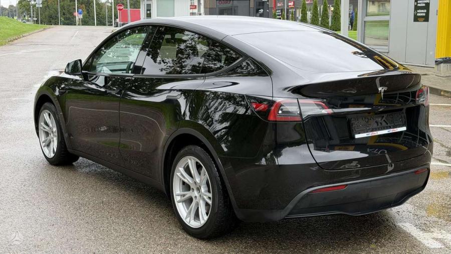 Black Tesla Model Y 2022 in Kaunas, with an engine capacity of 0.00 L and mileage of 128 thousand km for 22600 €, photo 12 on AUTOMOTO.COM.LV